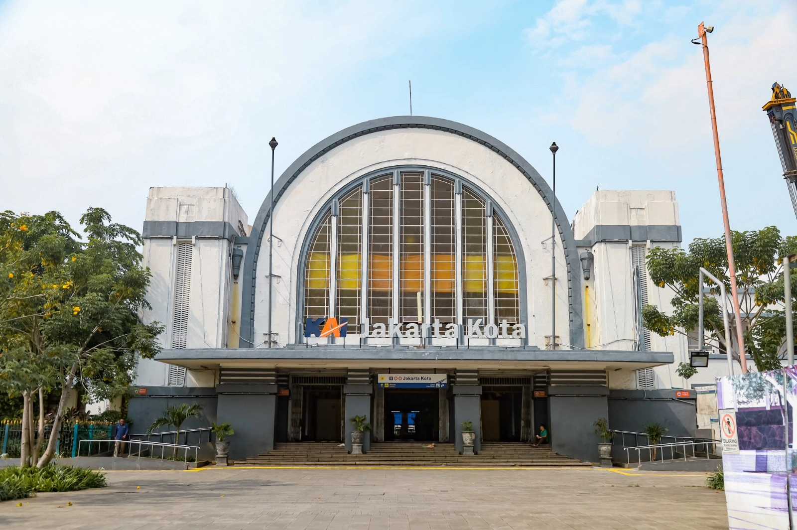 Sejarah Stasiun Jakarta Kota dari Batavia Hingga Masa Modern - Negeri Kami